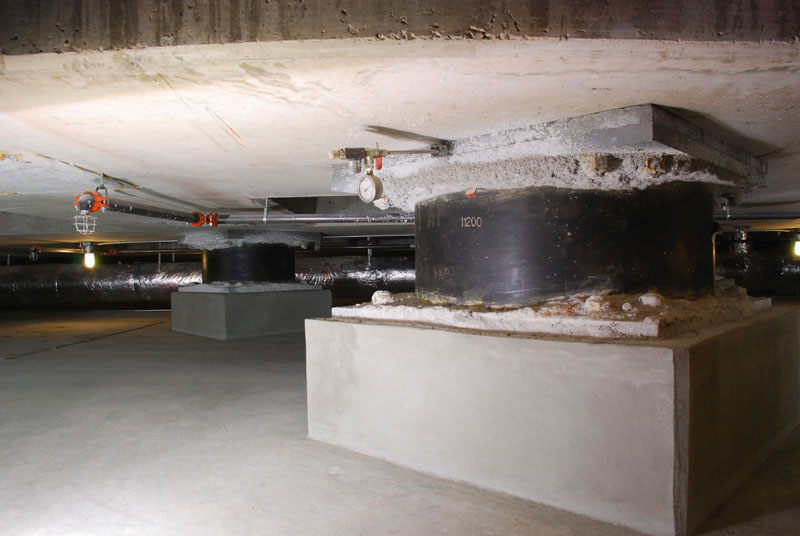 Seismic retrofitting of reinforced concrete buildings