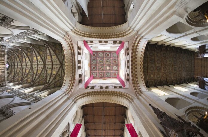 Vaulted ceilings for different architectural applications