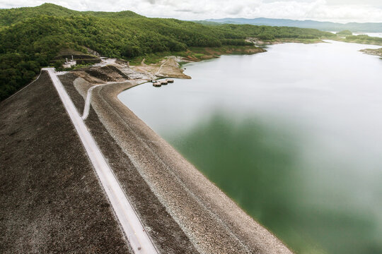 What are Embankment dams? Different Types and Construction Process