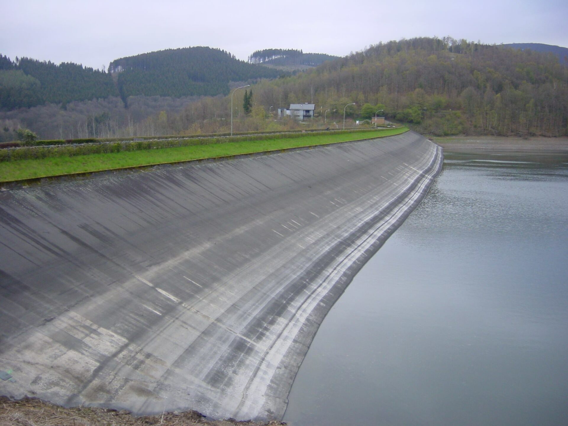 What are Embankment dams? Different Types and Construction Process