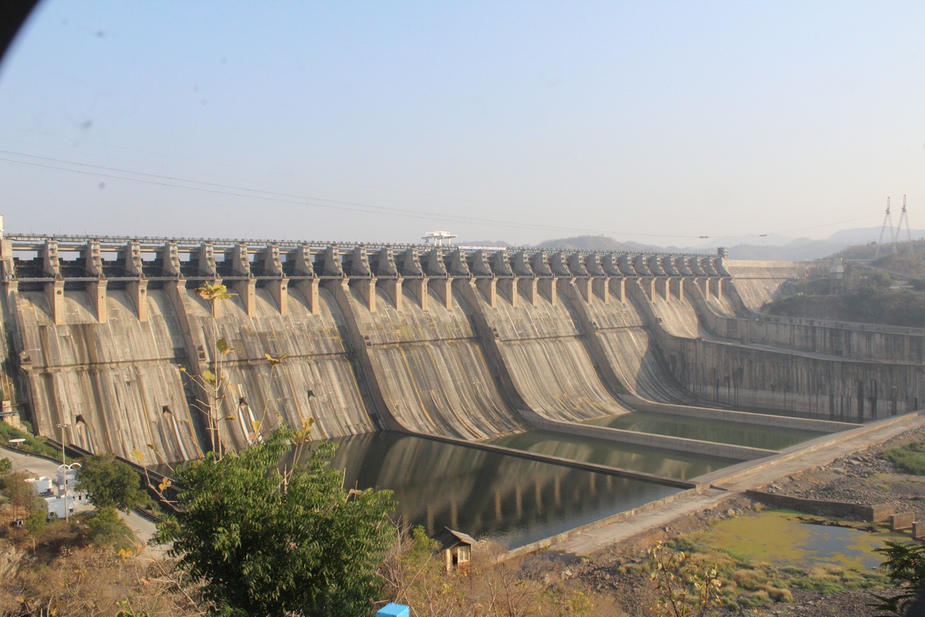 Saddle Dams: Auxiliary Structures for Reservoir Management