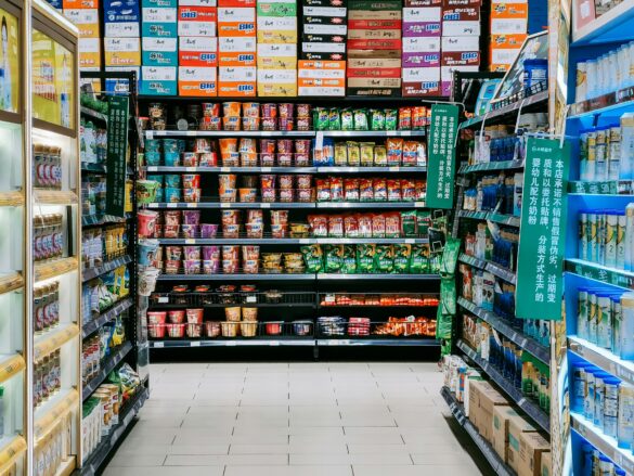 Why Every Modern Retail Store Needs a Flexible Gondola Shelf System
